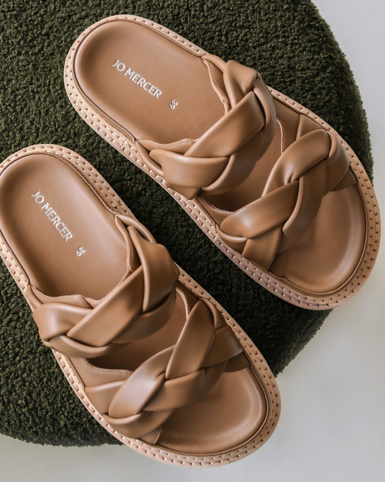 SNEAKERS - Jo Mercer